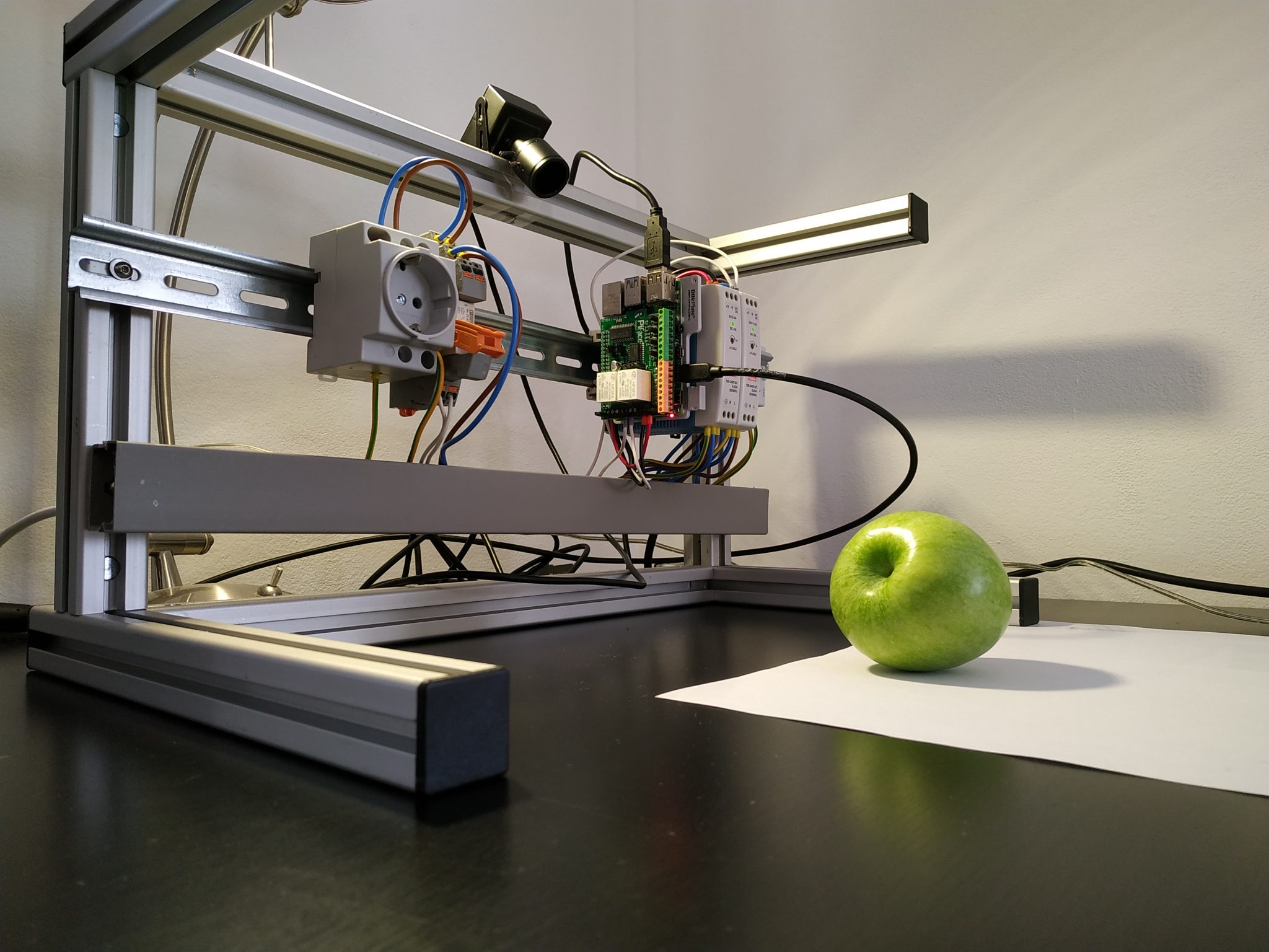 Fruit Recognition on a Raspberry Pi – Real Time Applications and Software Techniques